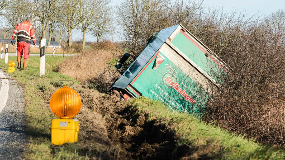 Lkw-Unfall bei Twedt: Jetzt sucht die Polizei Zeugen