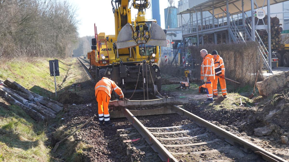 Zugunfall in Meppen: Hoher Schaden an Lok, Gleisen und Lastwagen