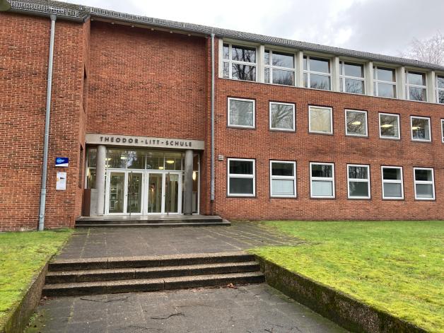 Theodor-Litt-Schule Neumünster zeigt Fotos zur Textilfachschule