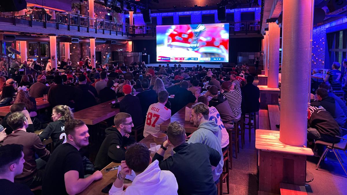 Alando und Halle Gartlage: So feierte Osnabrück den Super Bowl