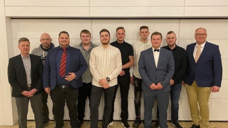 Sieben Junggesellen in Neumünsters Sanitärhandwerk freigesprochen