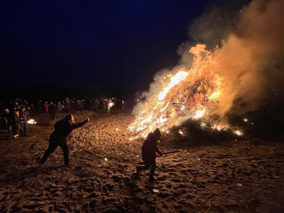 Bildergalerie: Endlich wieder mit Publikum – Sylt feiert die Biike | SHZ