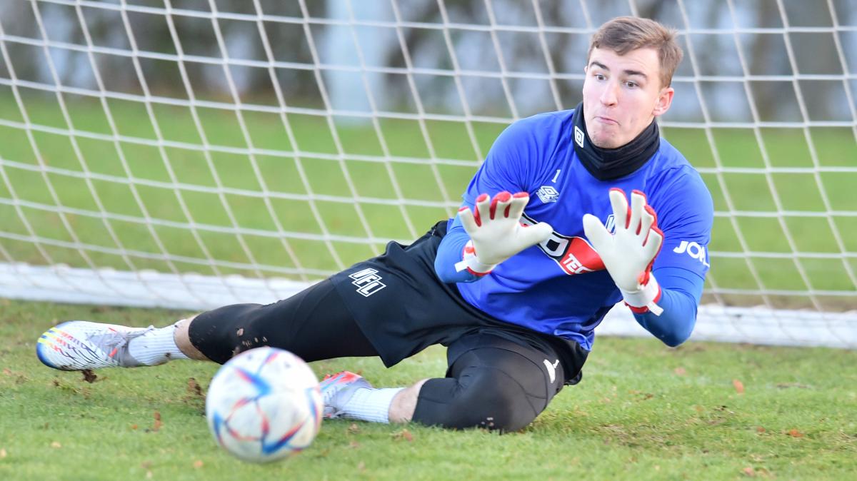 VfL Osnabrück: Torhüter Adamczyk muss Training abbrechen