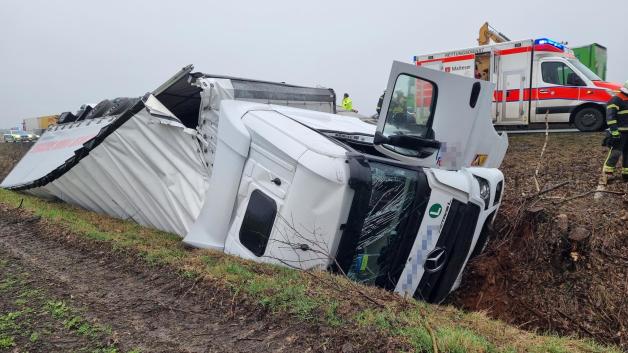 Sekundenschlaf: Lkw-Unfall auf Autobahn bei Neuenkirchen-Vörden