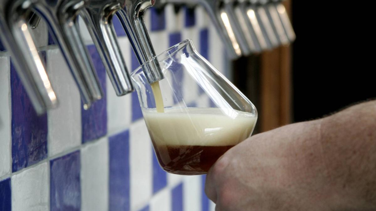 7 Minuten – der Bierpodcast: Die Kunst des frisch gezapften Biers