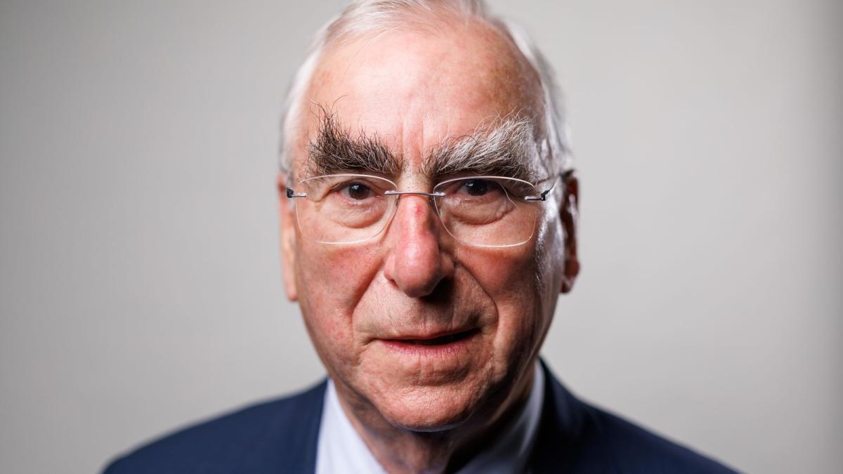 Theo Waigel Botschaft an Augenbrauen-Frisöre: „Ich bring Sie um!“