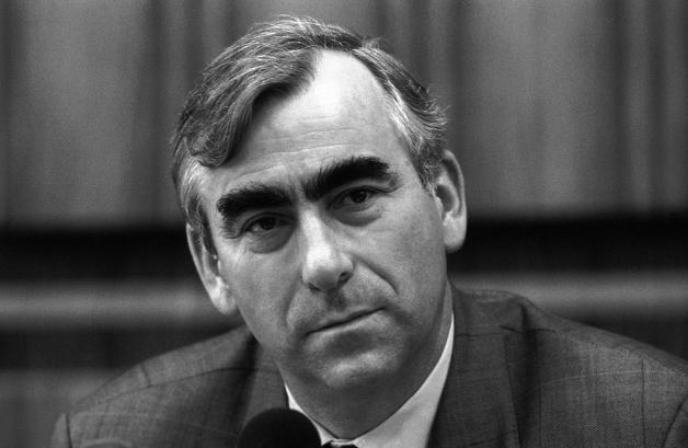 Theo Waigel Botschaft an Augenbrauen-Frisöre: „Ich bring Sie um!“