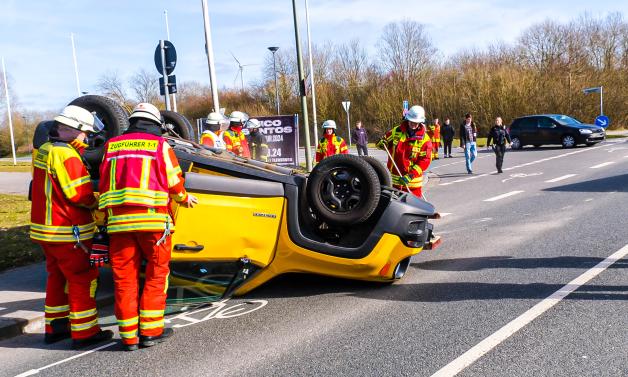 Unfall: Im Munketoft in Flensburg überschlug sich ein Jeep