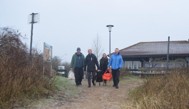 Badevergnügen im Winter in Waabs. Eisbaden für die Gesundheit