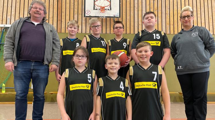DRK-Spende für Basketball-Sparte der Turnerschaft in Schenefeld