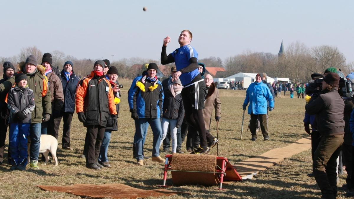 Ostfriesische Tradition Klootschießen durch Klimakrise in Gefahr