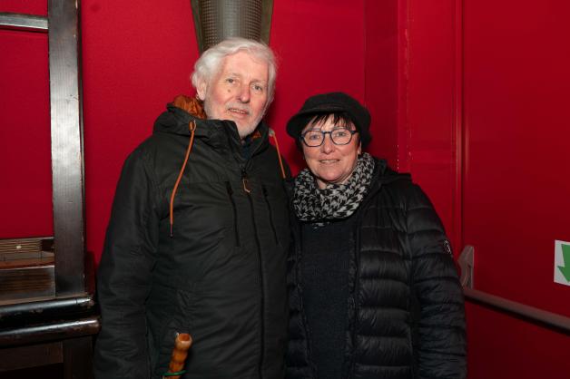 Achim Reichel feiert mit seinen Fans im Rosenhof in Osnabrück