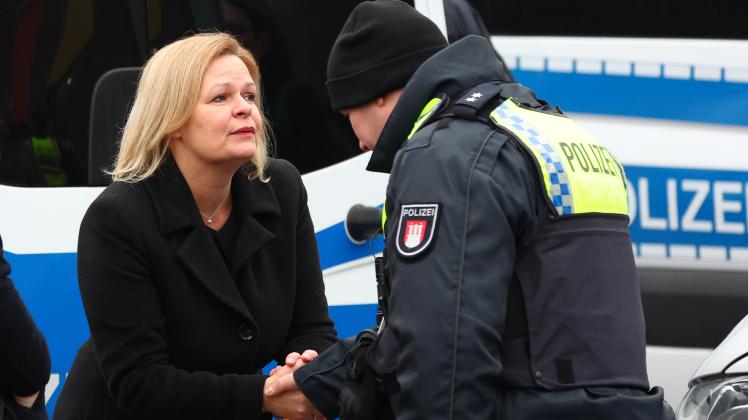 Nancy Faeser kommt nach der Amoktat nach Hamburg