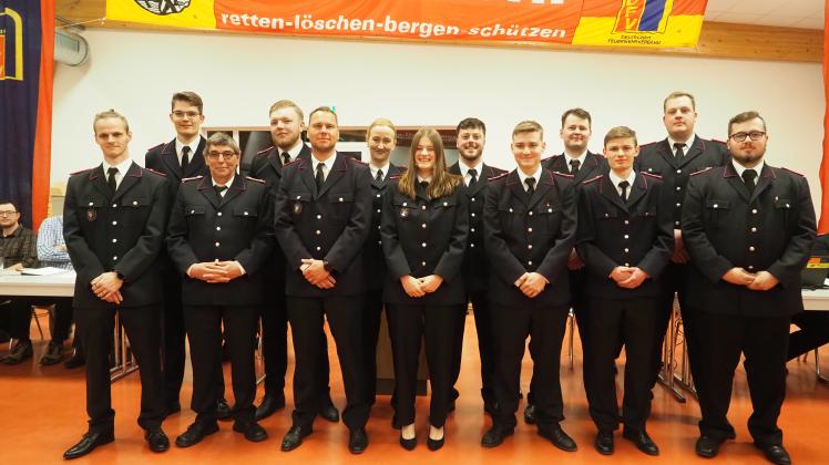 Nachwuchs: 13 neue Feuerwehrleute in Uetersen begrüßt