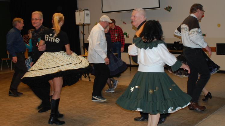 Square-Dance bei den Drawbridge-Divers Wilstermarsch testen
