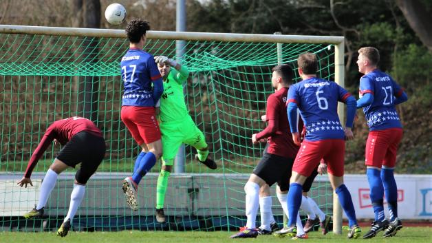 Fußball-Bezirksliga: FC Elmshorn gewinnt beim SC Cosmos Wedel