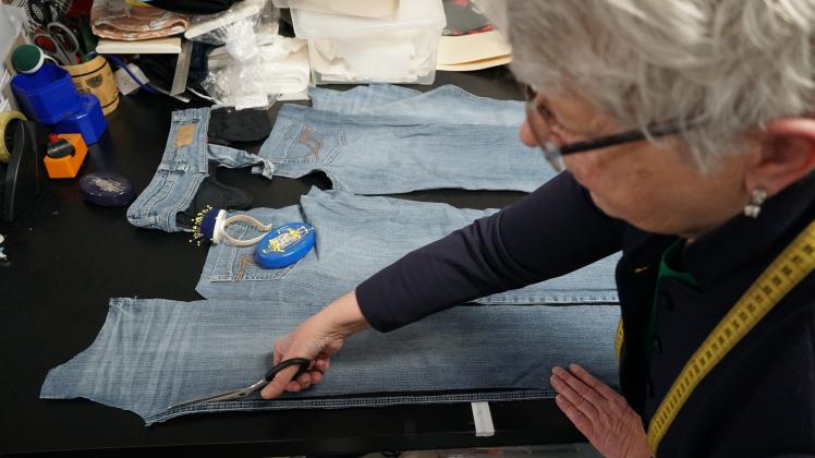 Neues Leben für alte Jeans: Upcycling-Ideen für Nähanfänger