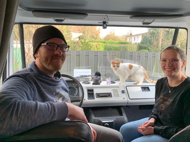 Flensburger Paar startet seine Weltreise mit dem „Düdo“