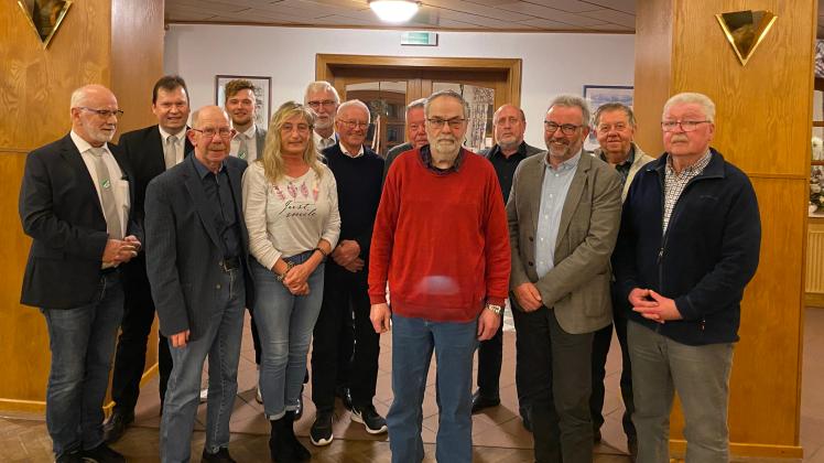 Wilfried Burow zum Ehrenmitglied des TuS Engter ernannt