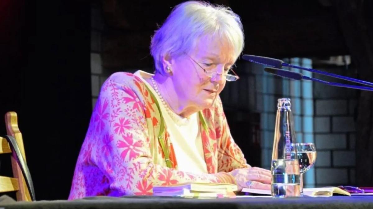 Kabarettistin Usch Hollmann aus Rheine veröffentlicht neues Buch