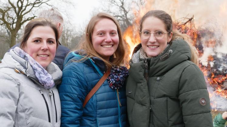 Das sind die besten Bilder des Osterfeuers bei Menkens in Hoykenkamp | DKO
