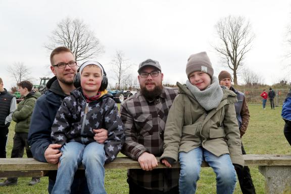 Bildergalerie: Beim Trecker-Treck in Kleinvollstedt brannte die Luft