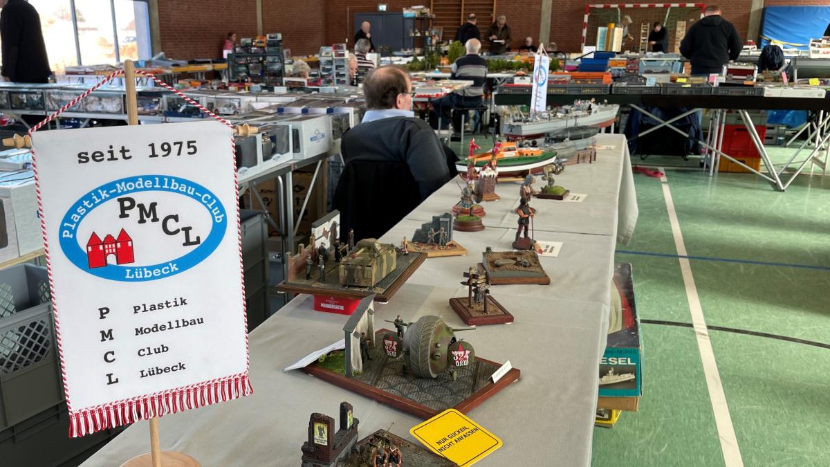 Lübeck: Modell-Ausstellung 2023 des PMCL in Kombi mit Oldtimern