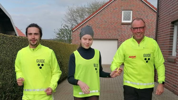 Blind: Lia Hardy beim OLB-Citylauf 2023 in Papenburg am Start