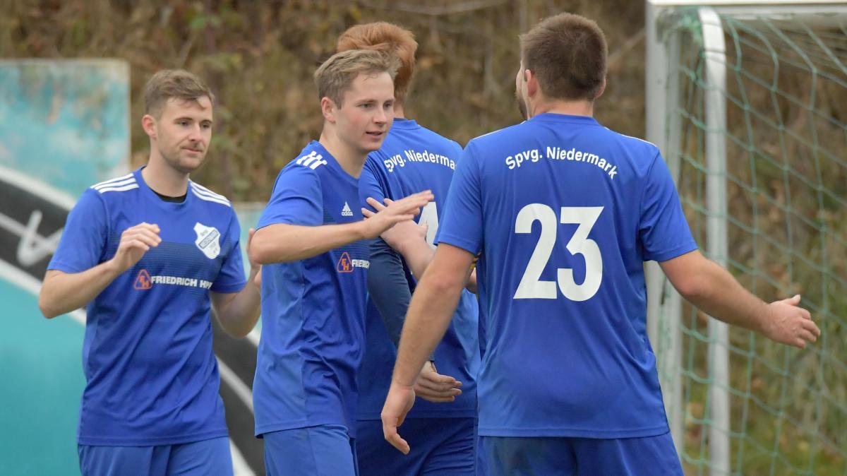 Trainer Frank Pieper bleibt auch in der kommenden Saison