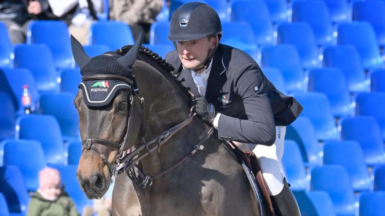Stühlmeyer und Haßmann überzeugen beim Einlaufspringen