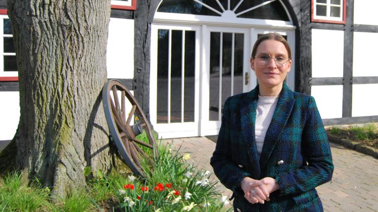 Santa Thiel eröffnet auf der Burg Wittlage das Café Santa