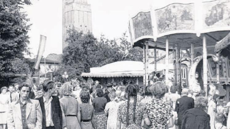 Schon in den 1950er Jahren Rummel im Schatten des Wasserturms