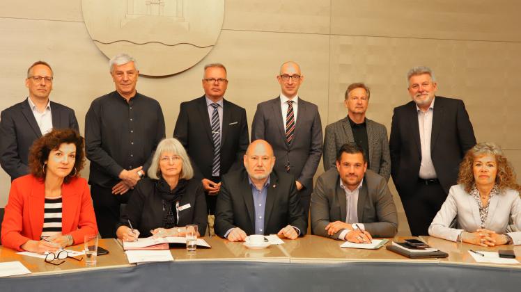 Weniger Abgaben: Bürgermeister machen Druck auf Kreis Pinneberg