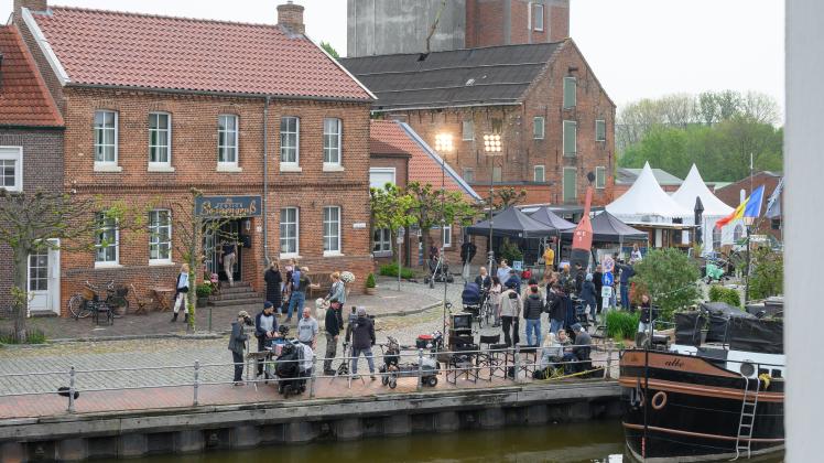 „Mona & Marie II“: ZDF dreht Komödie am Alten Hafen in Weener
