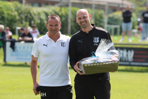 Die schönsten Bilder: Eckernförder SV mit Sieg, prominentem Besuch und ...