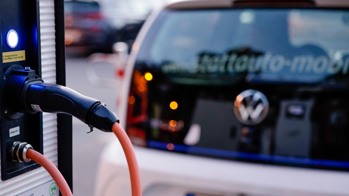 Elektro-Fuhrpark: Immer Handwerksbetriebe im Emsland stellen um