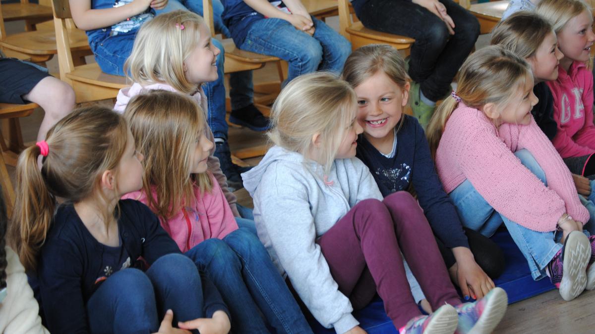 Bekannte Kinderbuchautorin liest in Midlum vor | SHZ