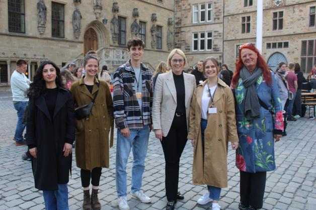 150 Jugendliche beim Dinner auf Osnabrücker Marktplatz
