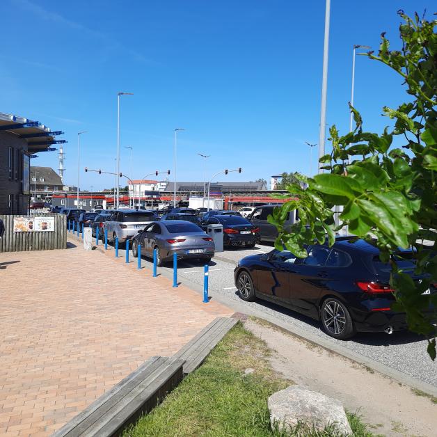 Pfingst-Rückreisewelle rollt: Volle Straßen in Niebüll und Sylt