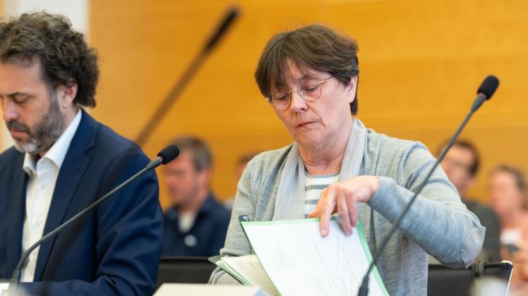 Polizisten, Lehrer und Sozialverbände warnen vor Kürzungen in SH