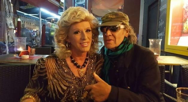 Von der Reeperbahn nach Neumünster: Wer ist Travestie-Star Jenny?