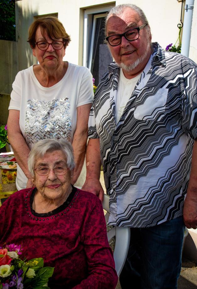 Die Schenefelderin Henny Häusler feiert ihren 103. Geburtstag