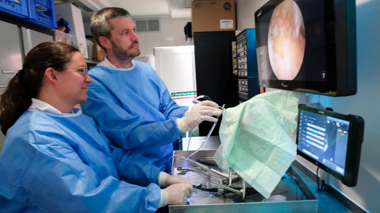 Am Klinikum in Osnabrück wird im „Mobile Lab“ operiert