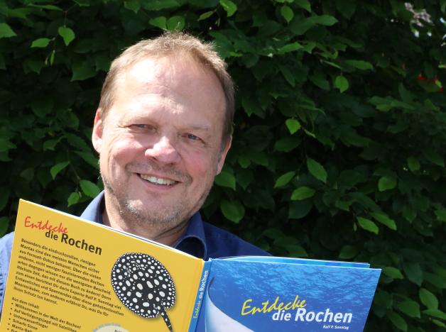 Ralf Sonntag aus Wedel veröffentlicht Kinderbuch über Rochen