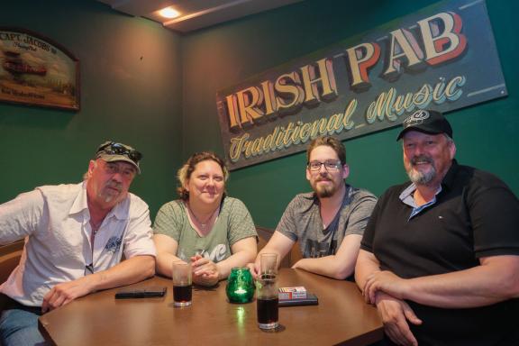Bildergalerie: So lief die Neueröffnung im Irish Pub „Slattery‘s“