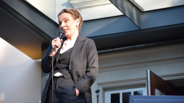 Neumünster: Wie Tina Teubner den aktuellen Zeitgeist seziert | SHZ