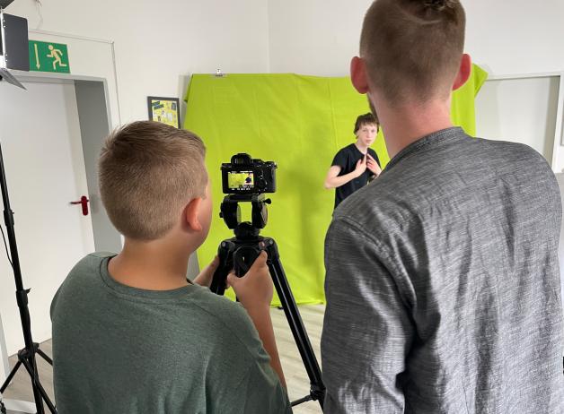 Klosterhofschüler aus Itzehoe senden – Eintauchen in Digitalwelt