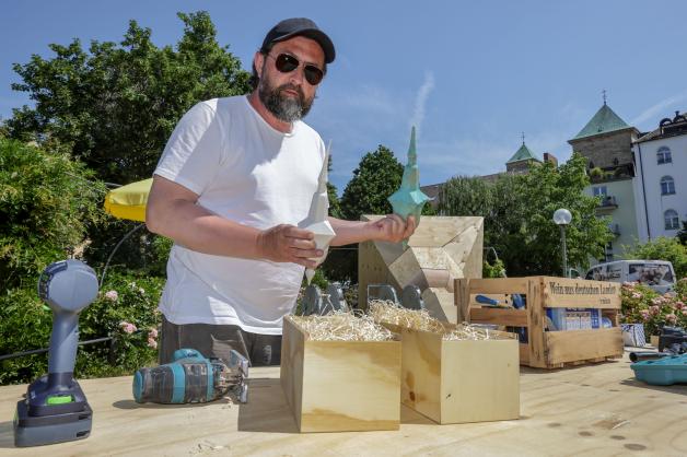 Künstler baut Großskulptur zum Friedensjubiläum in Osnabrück auf
