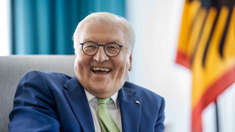 Bundespräsident empfängt Bürgermeister aus Brügge und Negenharrie