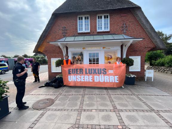 Letzte Generation auf Sylt: Fotos vom Farbanschlag in Kampen